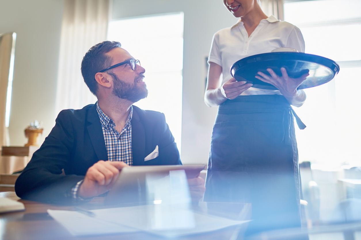 Be Nice to Your Server: Tipping Actually Benefits You | Notable Life